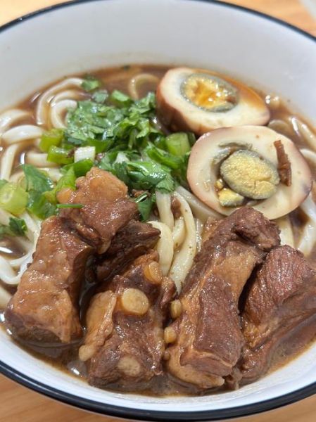 正宗排骨面怎么做_排骨面汤头熬制秘诀-第3张图片-山城妙识