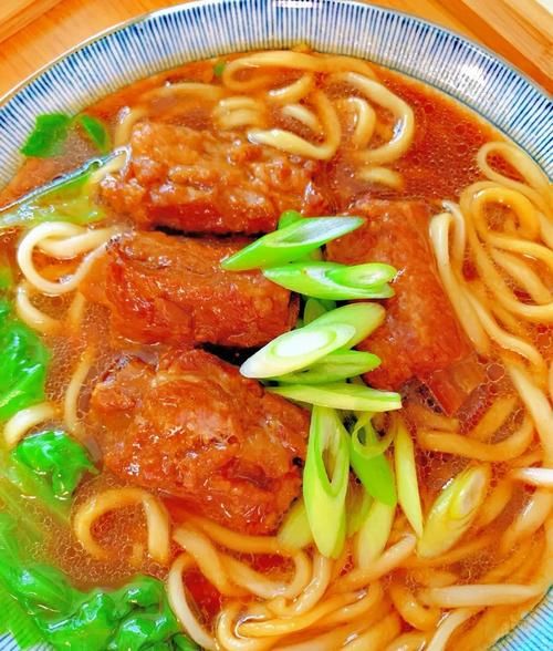 正宗排骨面怎么做_排骨面汤头熬制秘诀-第2张图片-山城妙识