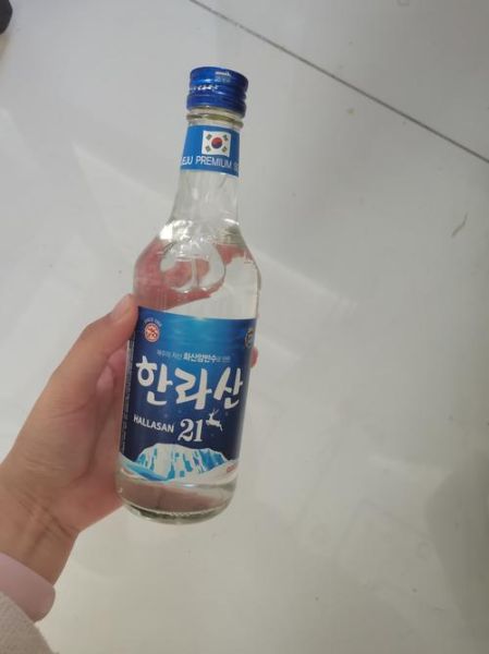 韩国烧酒是白酒吗_韩国烧酒与中国白酒区别-第1张图片-山城妙识