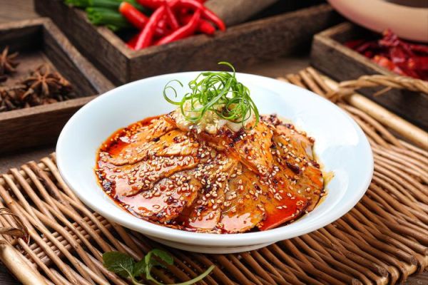 口水鸡用什么打底菜好_口水鸡垫底蔬菜推荐-第1张图片-山城妙识