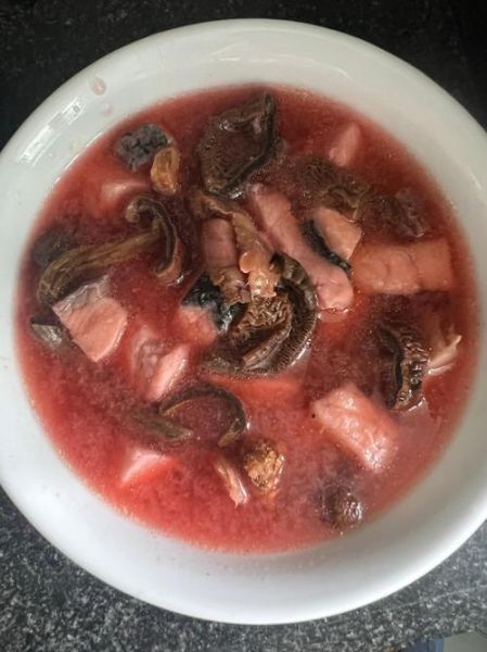 红菌菇怎么煲汤_红菌菇煲汤做法-第2张图片-山城妙识