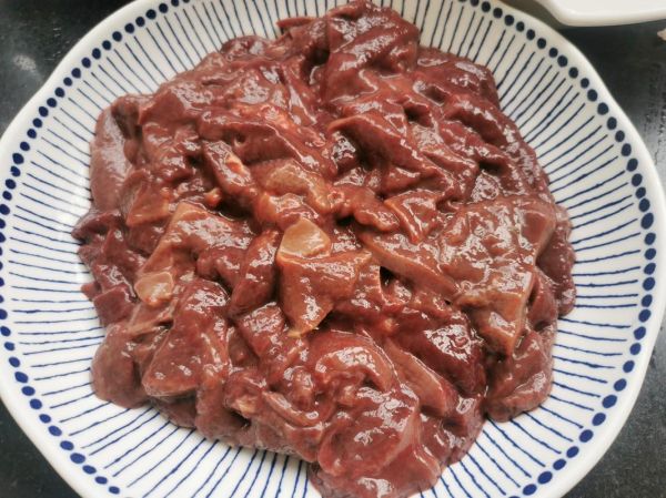 猪肝煮多长时间能熟_猪肝焯水几分钟才嫩-第3张图片-山城妙识 猪肝煮多长时间能熟_猪肝焯水几分钟才嫩-第3张图片-山城妙识