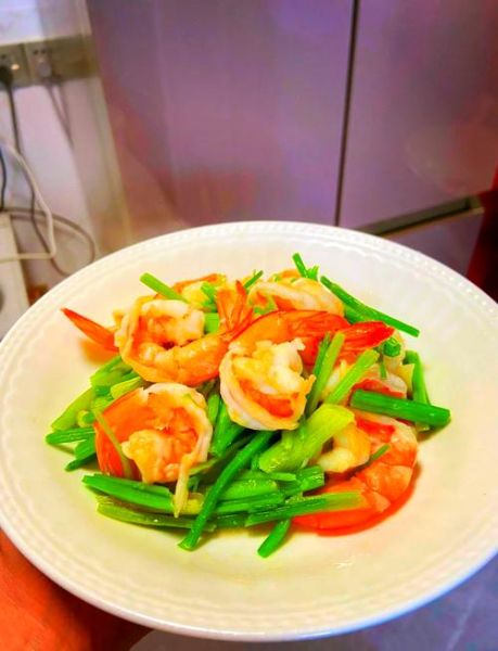 芹菜虾仁腰果怎么炒好吃_芹菜虾仁腰果做法窍门-第1张图片-山城妙识