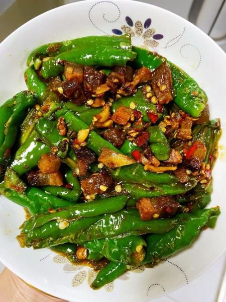 虎皮尖椒肉怎么不掉_尖椒炒肉不掉肉技巧-第1张图片-山城妙识
