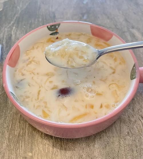 银耳汤怎么做_银耳汤的做法步骤详解-第2张图片-山城妙识 银耳汤怎么做_银耳汤的做法步骤详解-第2张图片-山城妙识