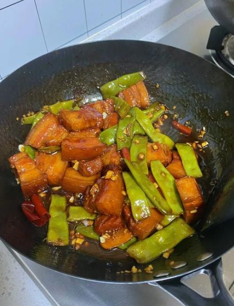 豆角炖肉的家常做法_豆角炖肉怎么做才入味-第1张图片-山城妙识