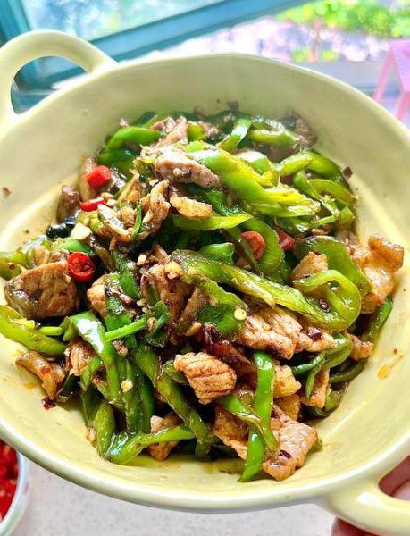 青椒炒肉怎么炒才嫩_青椒炒肉做法视频教程-第1张图片-山城妙识
