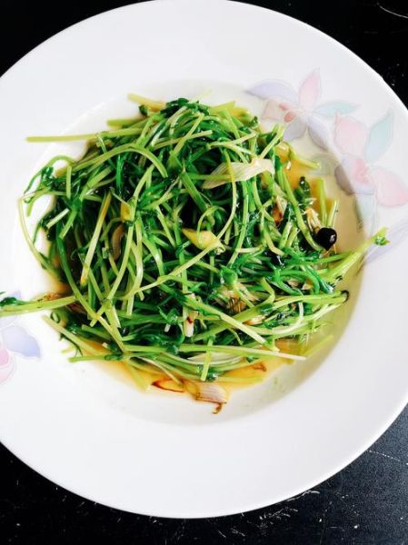 豌豆尖怎么炒才嫩_豌豆尖焯水几分钟-第3张图片-山城妙识