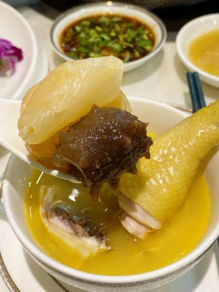 广东花胶炖鸡的做法_花胶炖鸡怎么炖才最香-第1张图片-山城妙识