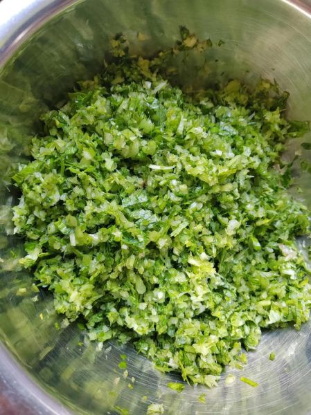 野芹菜包饺子怎么做_野芹菜饺子馅怎么调-第1张图片-山城妙识