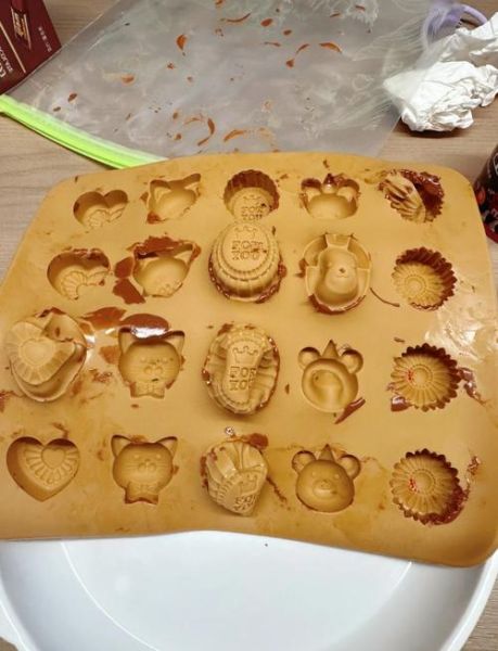 用模具做巧克力怎么做_巧克力模具使用技巧-第1张图片-山城妙识