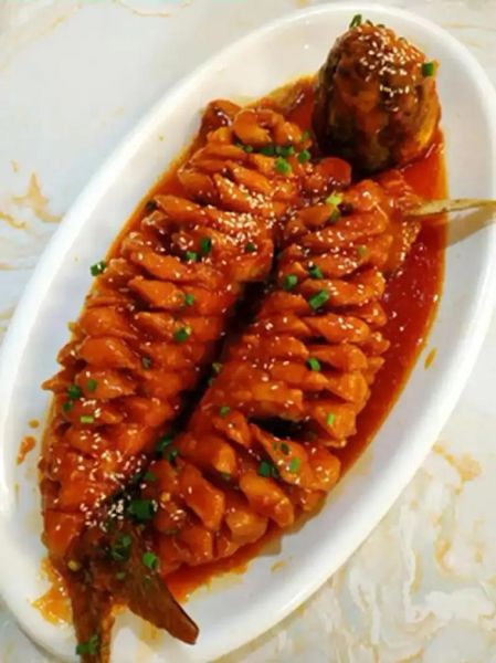 松鼠鱼花刀怎么切_松鼠鱼切花刀技巧-第1张图片-山城妙识