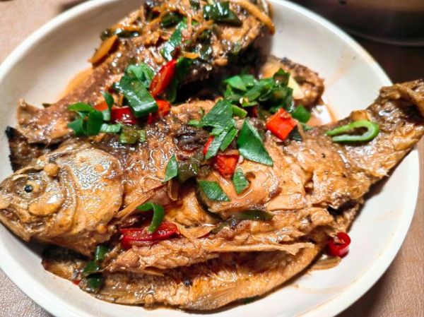 红烧鲫鱼怎么做_红烧鲫鱼的家常做法-第2张图片-山城妙识