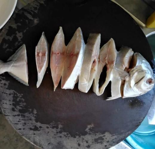 干煎鲳鱼怎么煎不腥_干煎鲳鱼的做法步骤-第3张图片-山城妙识 干煎鲳鱼怎么煎不腥_干煎鲳鱼的做法步骤-第3张图片-山城妙识