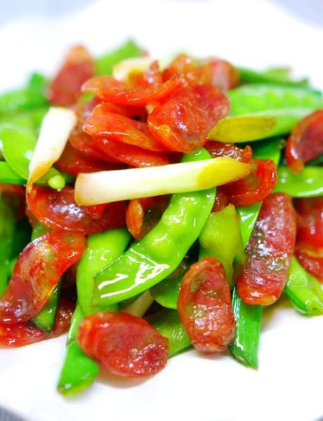 腊肠炒豆角怎么做_腊肠炒豆角先炒哪个-第2张图片-山城妙识