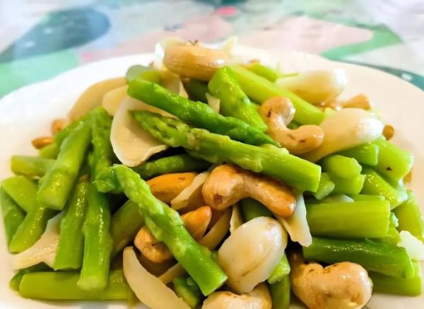 腰果配什么菜炒好吃_腰果炒菜的经典搭配-第1张图片-山城妙识