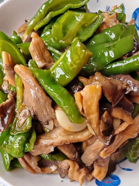 青椒炒蘑菇怎么做_青椒炒蘑菇的家常做法-第1张图片-山城妙识 青椒炒蘑菇怎么做_青椒炒蘑菇的家常做法-第1张图片-山城妙识