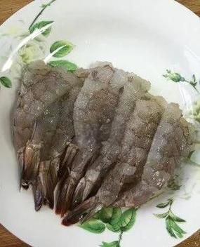 炸虾怎么裹面包糠_炸虾裹面包糠技巧-第1张图片-山城妙识