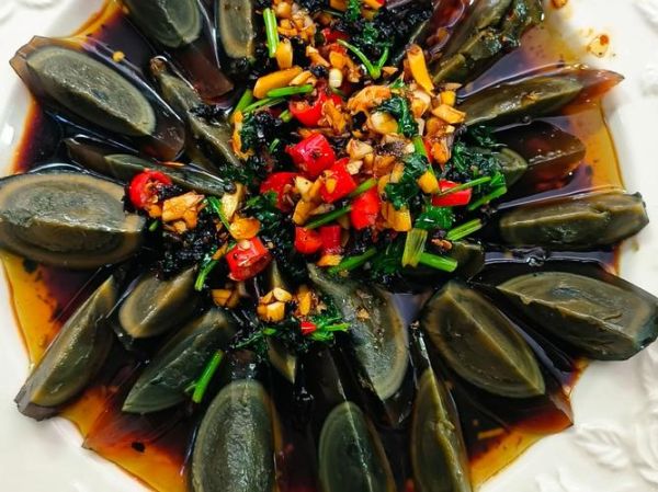 怎样凉拌松花蛋_松花蛋怎么做好吃-第2张图片-山城妙识