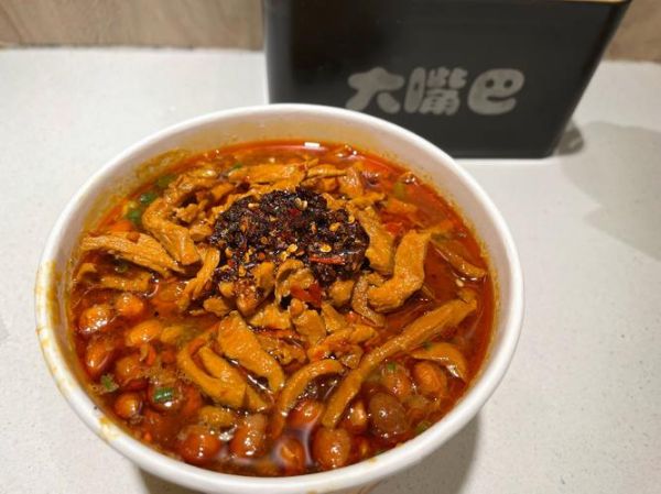 大嘴巴酸辣粉加盟费多少钱_2024最新费用明细-第3张图片-山城妙识