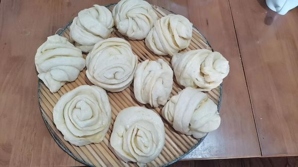 蒸花卷怎么发面_蒸花卷需要醒发多久-第3张图片-山城妙识