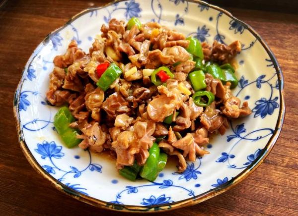 爆炒鸡胗怎么炒又嫩好吃_鸡胗去腥焯水技巧-第1张图片-山城妙识