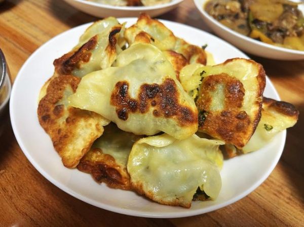 锅贴饺子怎么做好吃_锅贴饺子家常做法-第3张图片-山城妙识