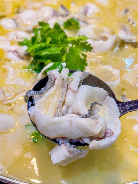 酸菜鱼头火锅怎么做_酸菜鱼头火锅的家常做法大全-第1张图片-山城妙识