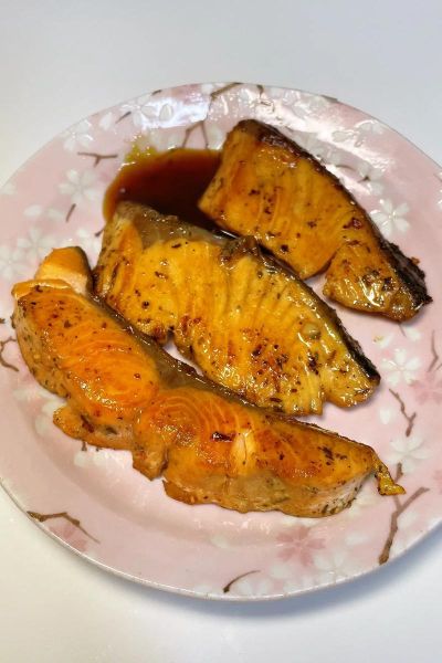 煎三文鱼怎么不粘锅_煎三文鱼需要腌制吗-第1张图片-山城妙识 煎三文鱼怎么不粘锅_煎三文鱼需要腌制吗-第1张图片-山城妙识