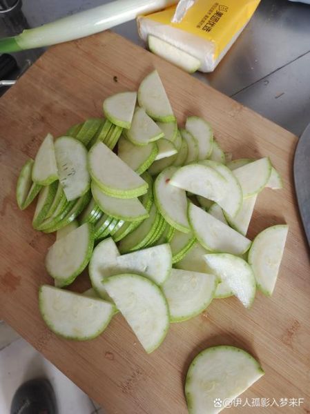 笋瓜怎么切_笋瓜切丝还是切片-第1张图片-山城妙识