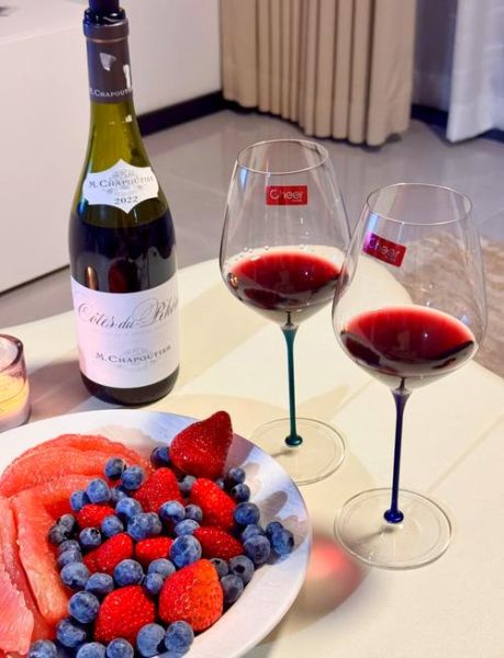 红酒杯怎么选_红酒杯生活照怎么拍-第1张图片-山城妙识