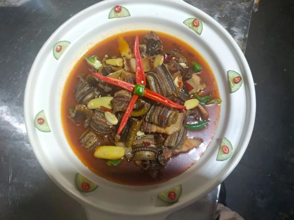 腊肉烧鳝鱼怎么做_腊肉烧鳝鱼的家常做法-第2张图片-山城妙识