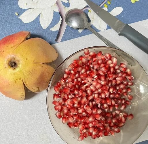 石榴干了怎么剥皮_石榴干了还能吃吗-第1张图片-山城妙识