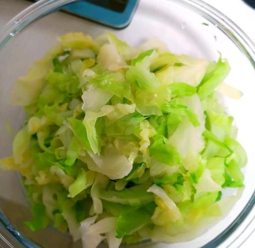 凉拌圆白菜怎么做好吃_凉拌圆白菜需要焯水吗-第2张图片-山城妙识