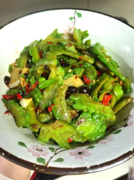 素炒苦瓜怎么炒不苦_苦瓜去苦味技巧-第1张图片-山城妙识