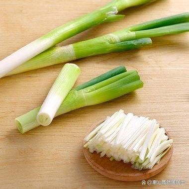 葱白是大葱还是小葱_葱白到底指哪一段-第1张图片-山城妙识