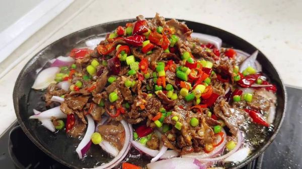 川菜铁板牛肉怎么做_铁板牛肉腌制多久才嫩-第3张图片-山城妙识