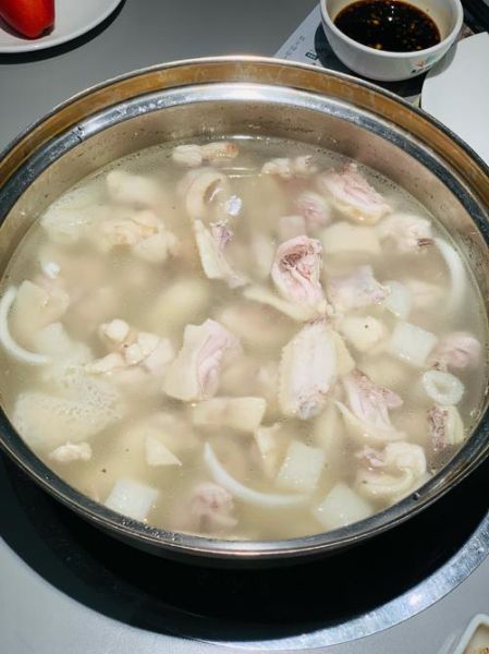 清汤鸡肉火锅怎么做_清汤鸡肉火锅配料有哪些-第2张图片-山城妙识 清汤鸡肉火锅怎么做_清汤鸡肉火锅配料有哪些-第2张图片-山城妙识