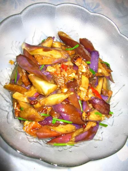 油闷茄子怎么做才好吃_油闷茄子需要焯水吗-第1张图片-山城妙识