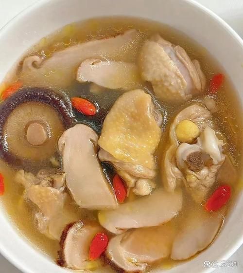 鸡肉煲汤放什么材料好_鸡肉煲汤搭配什么食材最营养-第3张图片-山城妙识 鸡肉煲汤放什么材料好_鸡肉煲汤搭配什么食材最营养-第3张图片-山城妙识