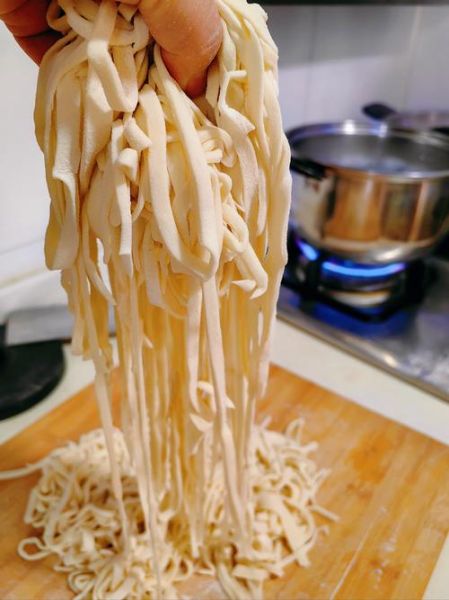 手擀面怎么做_手擀面为什么劲道-第1张图片-山城妙识 手擀面怎么做_手擀面为什么劲道-第1张图片-山城妙识