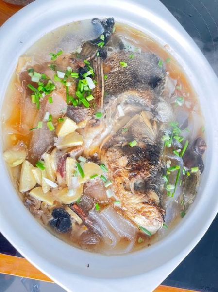 香菇炖鱼汤怎么做_香菇炖鱼汤的做法大全-第1张图片-山城妙识 香菇炖鱼汤怎么做_香菇炖鱼汤的做法大全-第1张图片-山城妙识