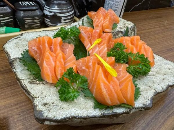 自助餐生鱼片有哪些种类_如何挑选最新鲜-第2张图片-山城妙识