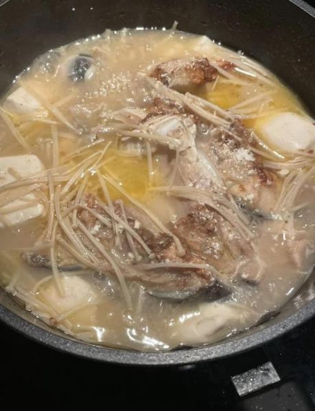 三文鱼头汤怎么炖不腥_三文鱼头汤最好喝的做法-第1张图片-山城妙识 三文鱼头汤怎么炖不腥_三文鱼头汤最好喝的做法-第1张图片-山城妙识