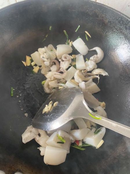 墨鱼怎么处理干净_墨鱼清洗内脏步骤-第3张图片-山城妙识 墨鱼怎么处理干净_墨鱼清洗内脏步骤-第3张图片-山城妙识