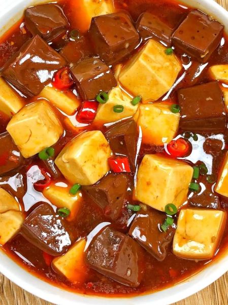 猪血炖豆腐的功效_猪血炖豆腐适合什么人吃-第1张图片-山城妙识 猪血炖豆腐的功效_猪血炖豆腐适合什么人吃-第1张图片-山城妙识
