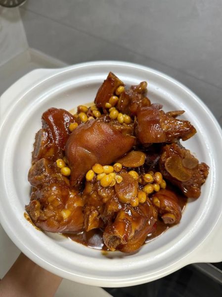 家庭炖猪蹄怎么炖好吃_猪蹄炖多久才软糯-第1张图片-山城妙识