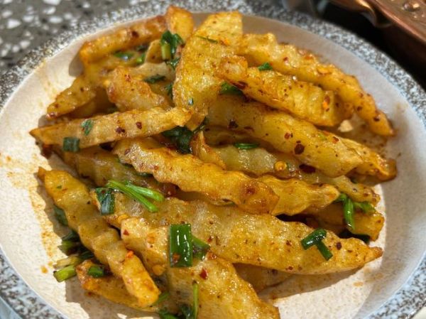 炸洋芋怎么做好吃_炸洋芋外酥里嫩的秘诀-第1张图片-山城妙识 炸洋芋怎么做好吃_炸洋芋外酥里嫩的秘诀-第1张图片-山城妙识