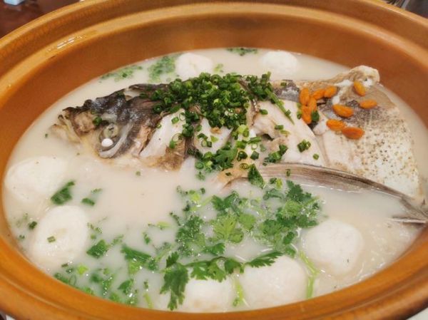 胖头鱼头怎么做好吃_胖头鱼头去腥技巧-第1张图片-山城妙识