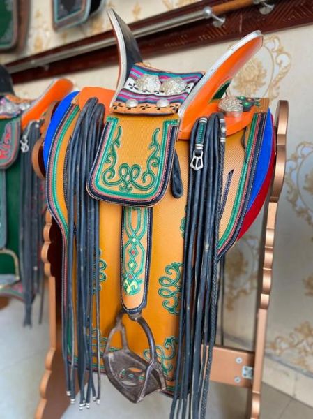 雕花马鞍怎么选_雕花马鞍保养方法-第2张图片-山城妙识